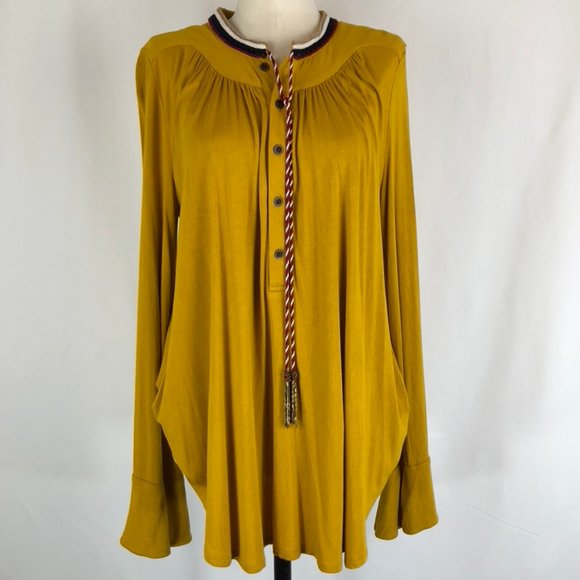 Akemi + Kin | Tops | Anthropologie Akemi Kin Goldie Maigold Henley ...